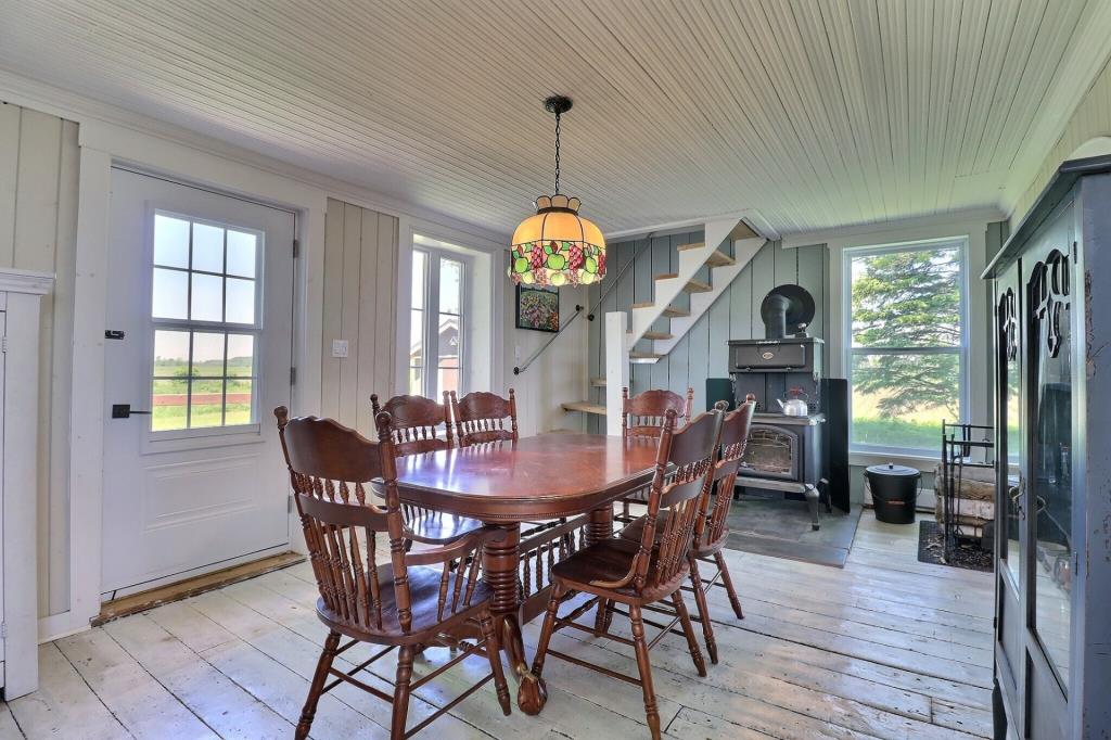 Adorable demeure au cachet champêtre entourée de vastes étendues de ...