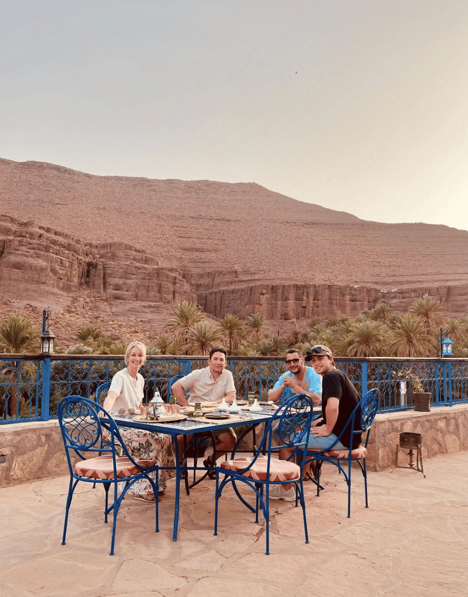 Jean-François Baril est en voyage en Afrique avec sa famille et il ...