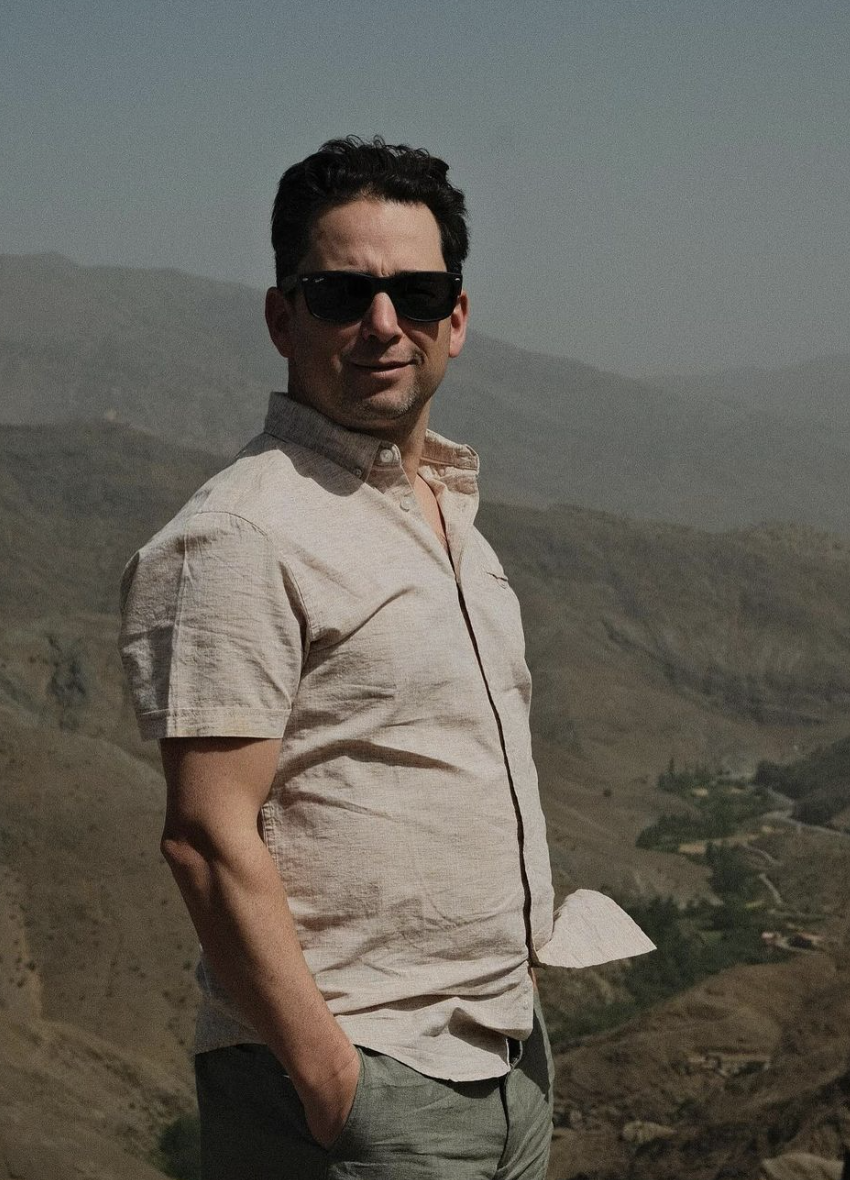 Jean-François Baril est en voyage en Afrique avec sa famille et il ...