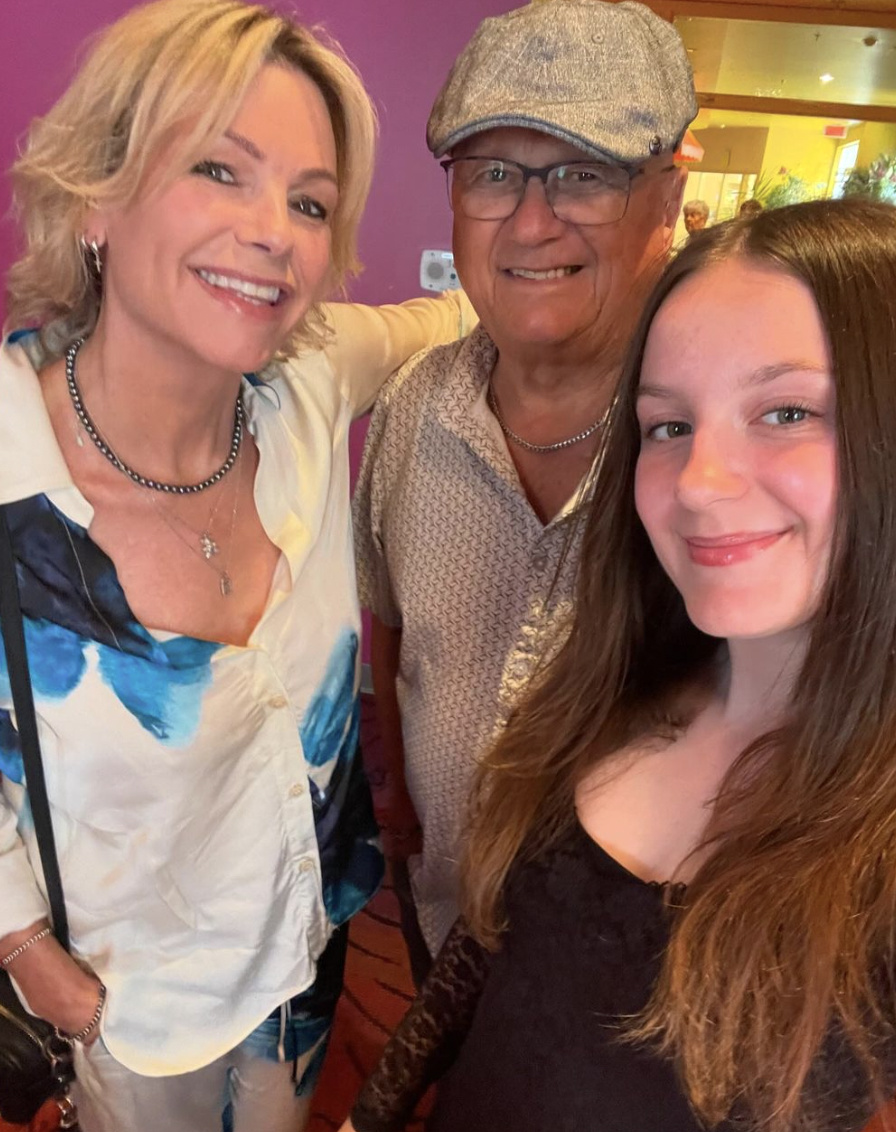 Caroline Néron partage de rares photos avec son père - Monde de Stars