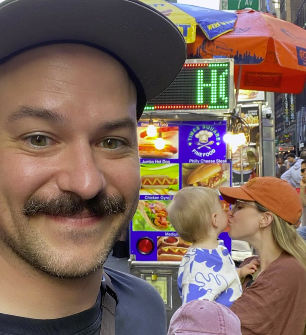 Marc-André Grondin est heureux d'être avec sa conjointe Sarah-Jeanne ...