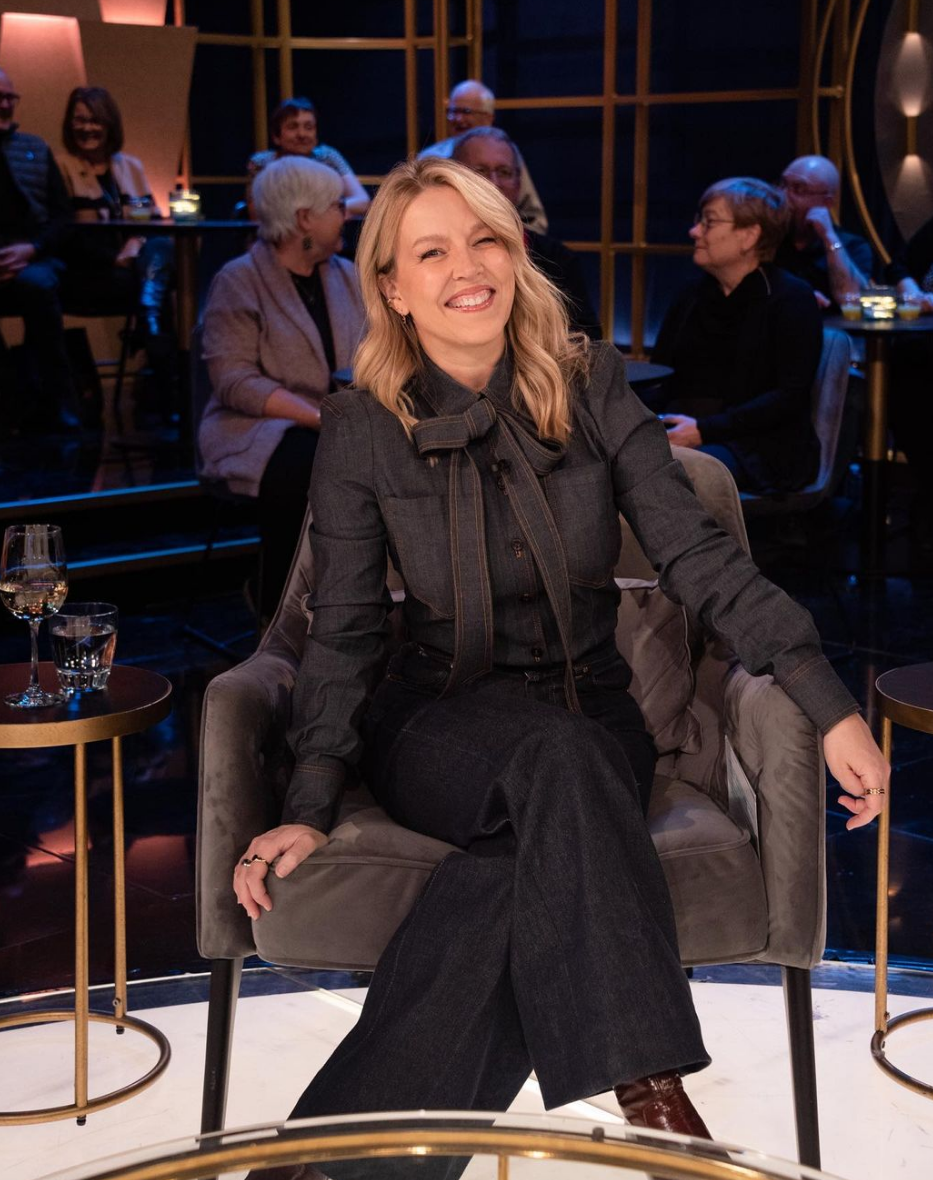 Les 10 plus beaux looks de Julie Bélanger - Monde de Stars