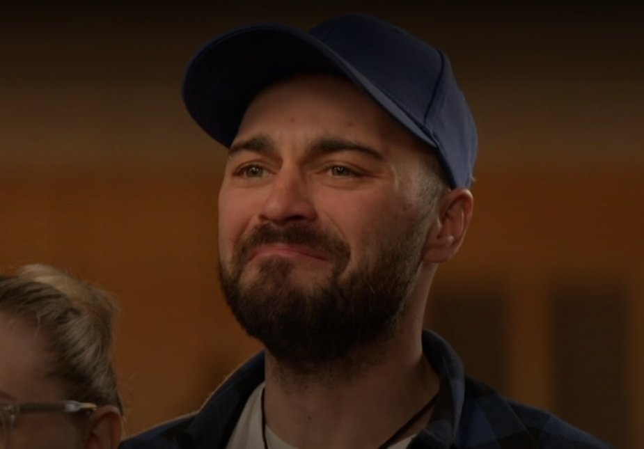 Daniel Corbin change de look et personne n'est capable de garder son ...