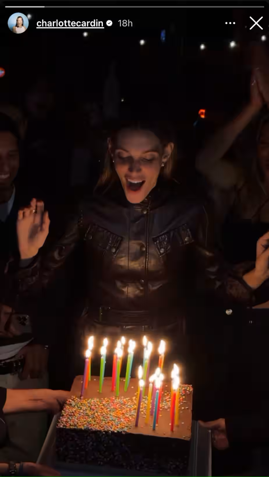 Charlotte Cardin change de tête pour célébrer ses 30 ans et le résultat ...