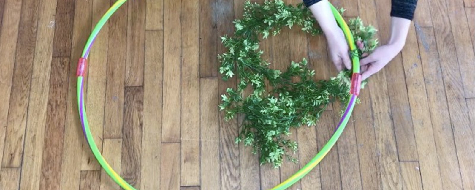 Elle récupère le cerceau que sa fille et ne voulait plus! En moins d ...