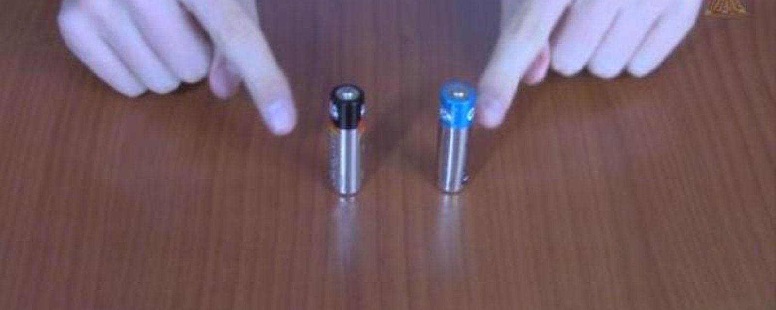 Une super astuce pour savoir si une pile est pleine ou vide! - Trucs et ...