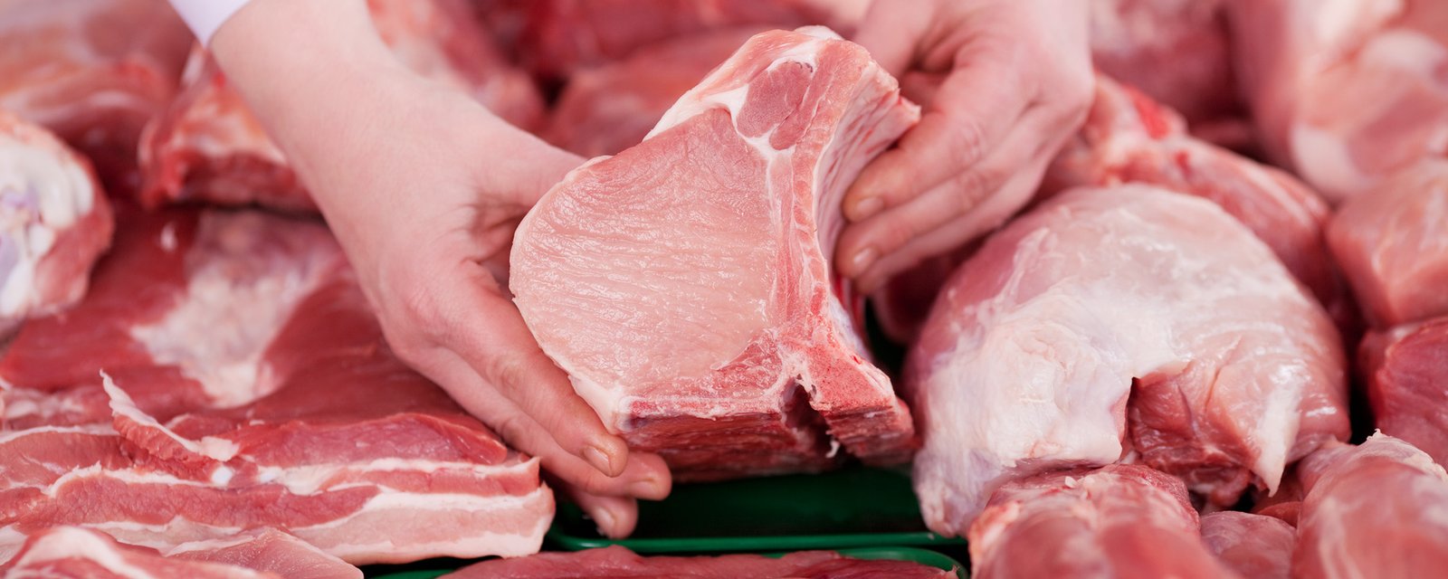 Notre BOUCHER vous explique comment reconnaître une viande AVARIÉE ...