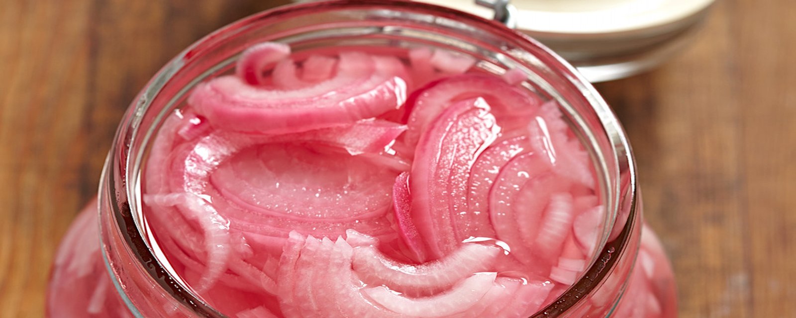 Les oignons rouges MARINÉS... Pas de piquant, juste un goût SUCRÉ ...