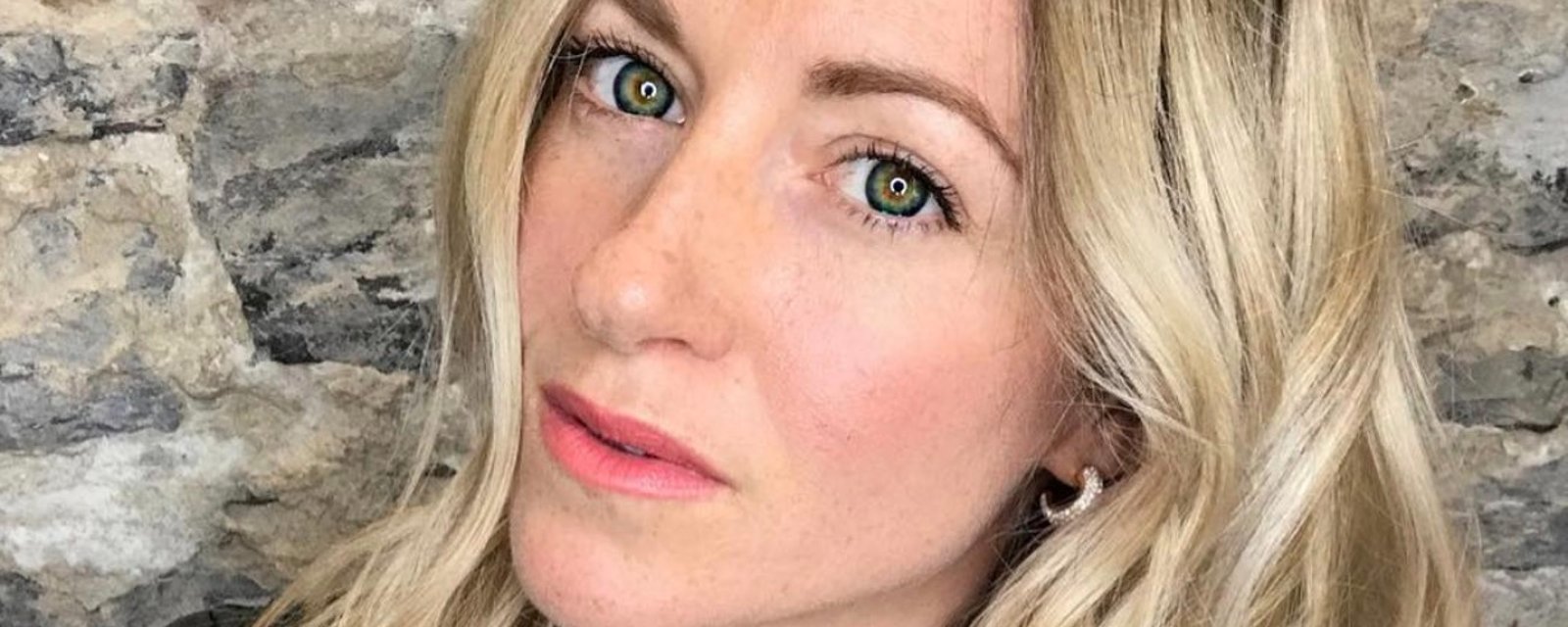 La robe d'Emily Bégin fait tourner toutes les têtes au Bal des ...