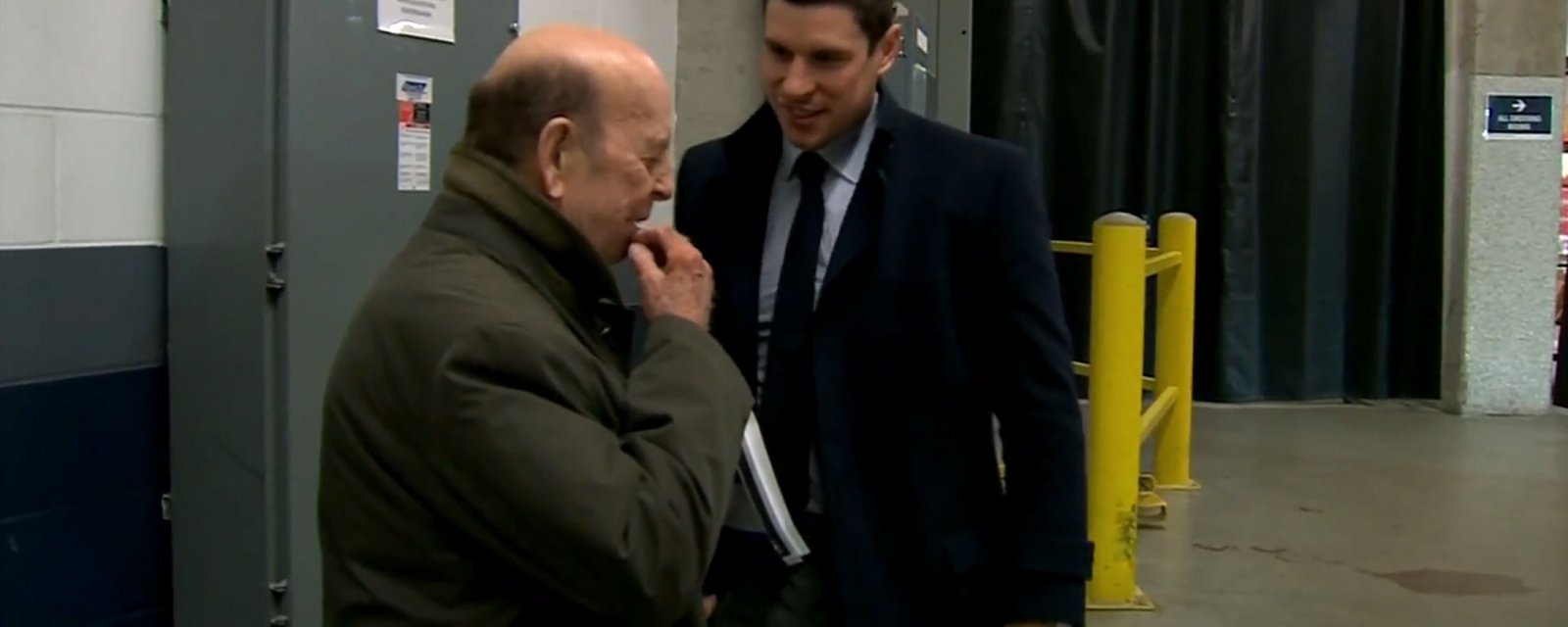 Sidney Crosby gives Bob Cole his own personal tribute. - HockeyFeed
