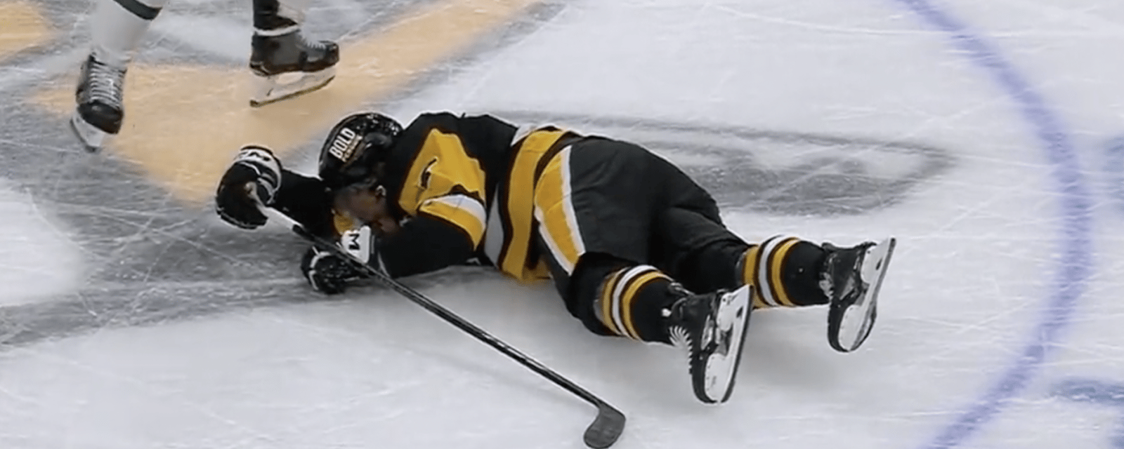 Penguins’ rookie knocks himself out while throwing huge hit in NHL ...