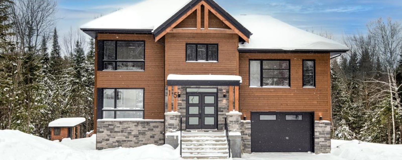 Sublime construction à concept ouvert de type farmhouse contemporaine ...