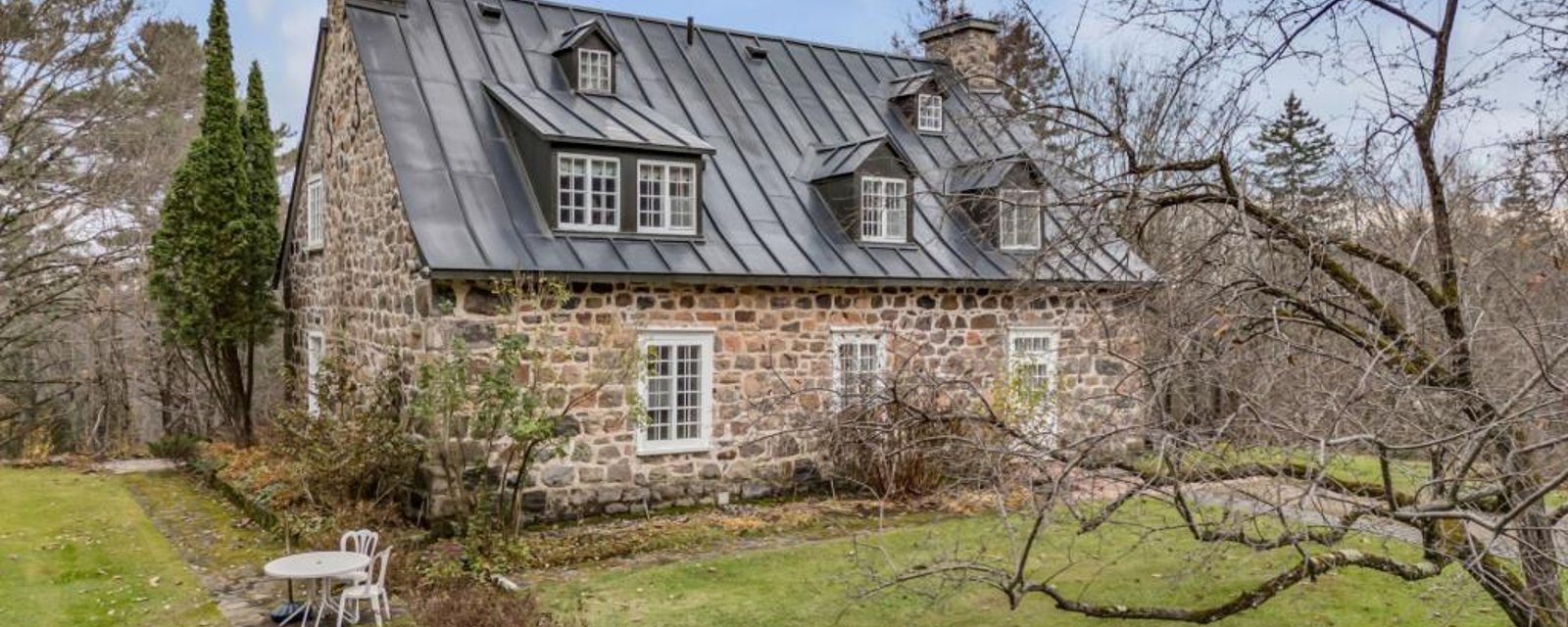 Une des rares seigneuries complètes au Québec est à vendre - Les Maisons