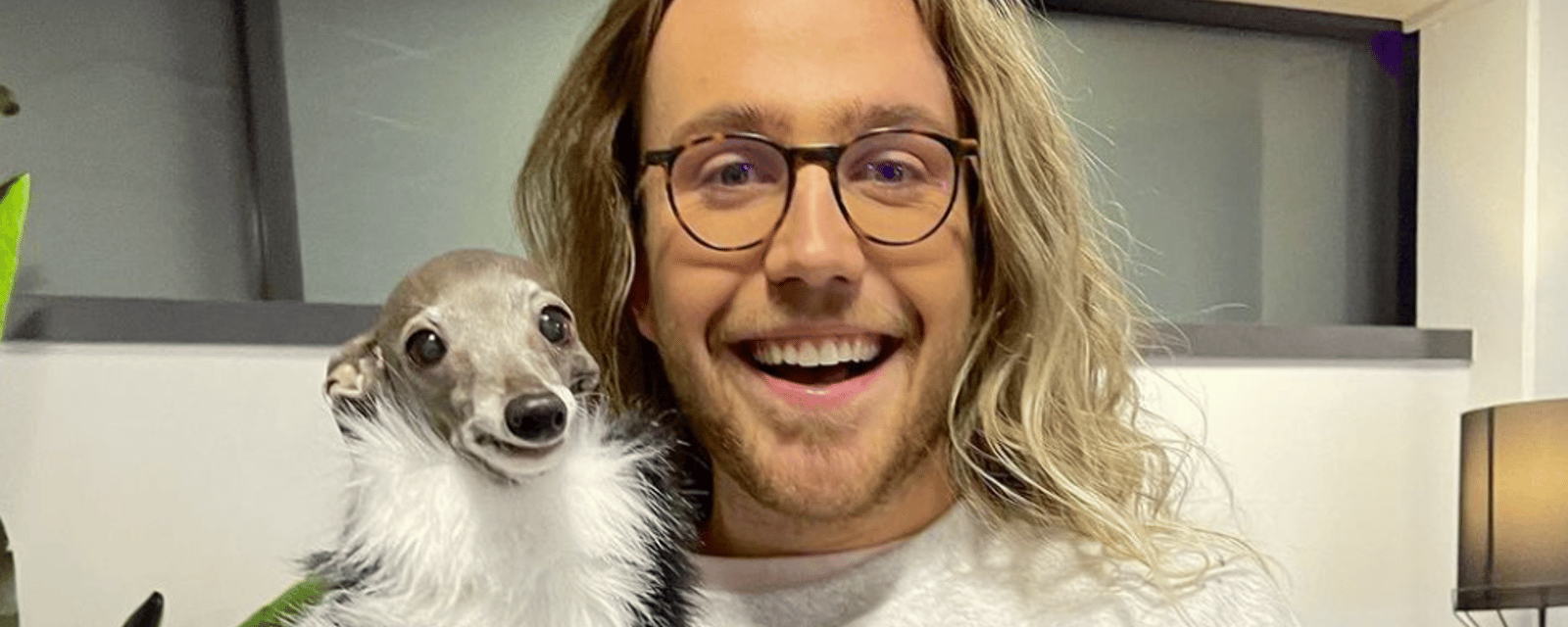 Mathieu Dufour débarque dans une série à la télévision et il fait ses ...