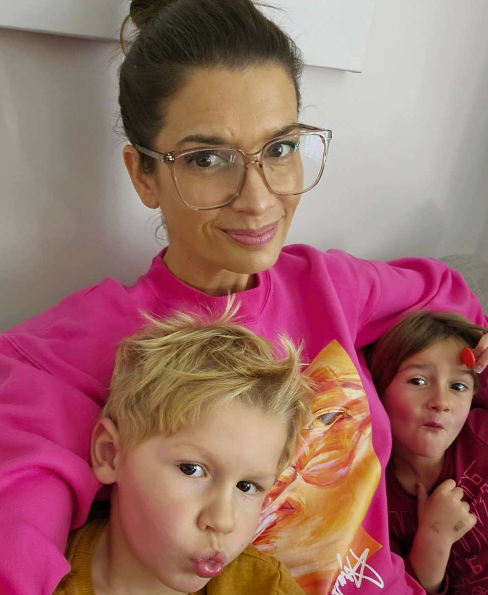 12 photos de Geneviève Guilbault avec sa superbe famille - Monde de Stars