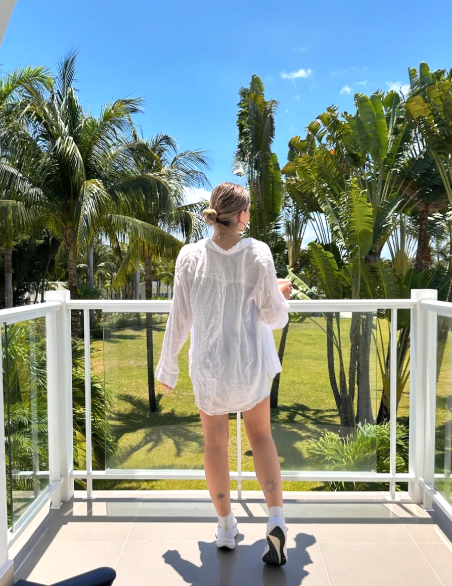 La sœur de Ludovick Bourgeois enflamme les médias sociaux avec sa robe noire transparente ...