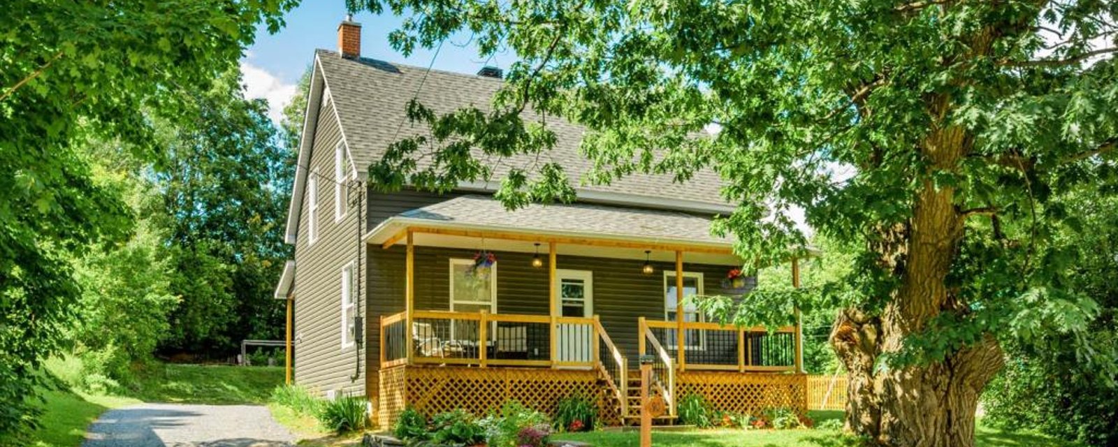 Coquette Maison De 4 Chambres Modernisée Avec Goût à Vendre Pour 325