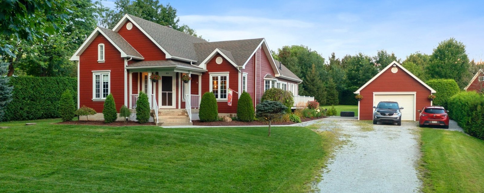 Un beau terrain intime, une maison entretenue avec soin et un ...