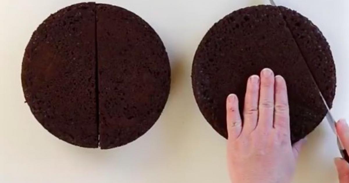 Elle coupe 2 gâteaux ronds d'une façon particulière! Sa technique lui ...