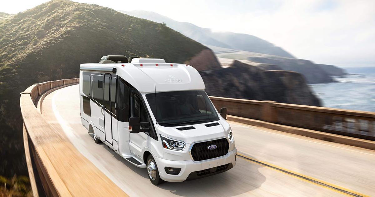 Ce VR compte plusieurs pièces et a été construit avec un Ford Transit ...