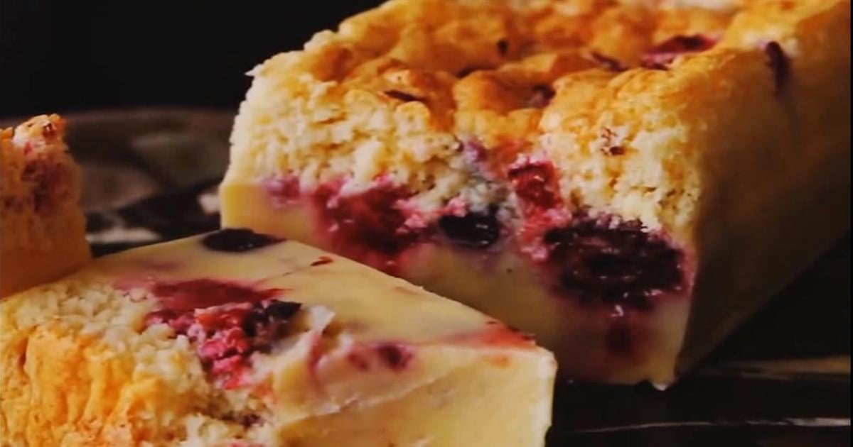 Gâteau magique aux petits fruits - Ma Fourchette