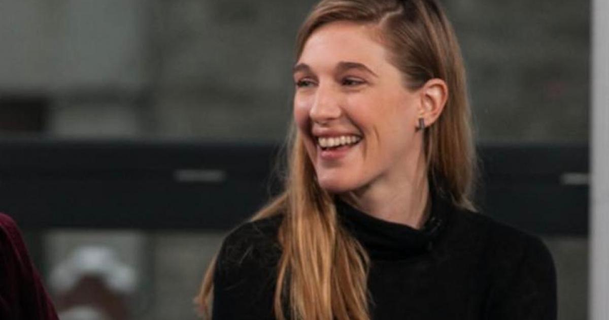 Cette actrice québécoise en met plein la vue avec sa tenue dorée sur le ...