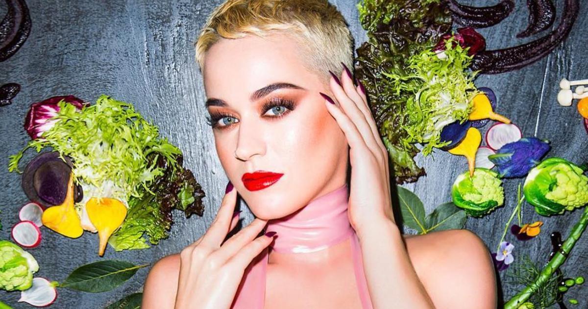 La robe blanche de Katy Perry a fait tourner bien des têtes hier soir ...