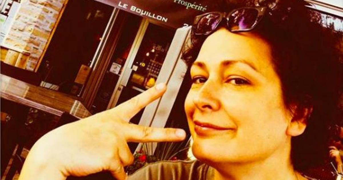 Anick Lemay pose fièrement sein nu sur la page couverture du magazine ...