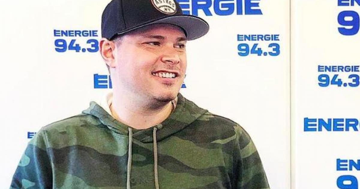 L'animateur Philo Lirette pose complètement nu et suscite énormément de ...