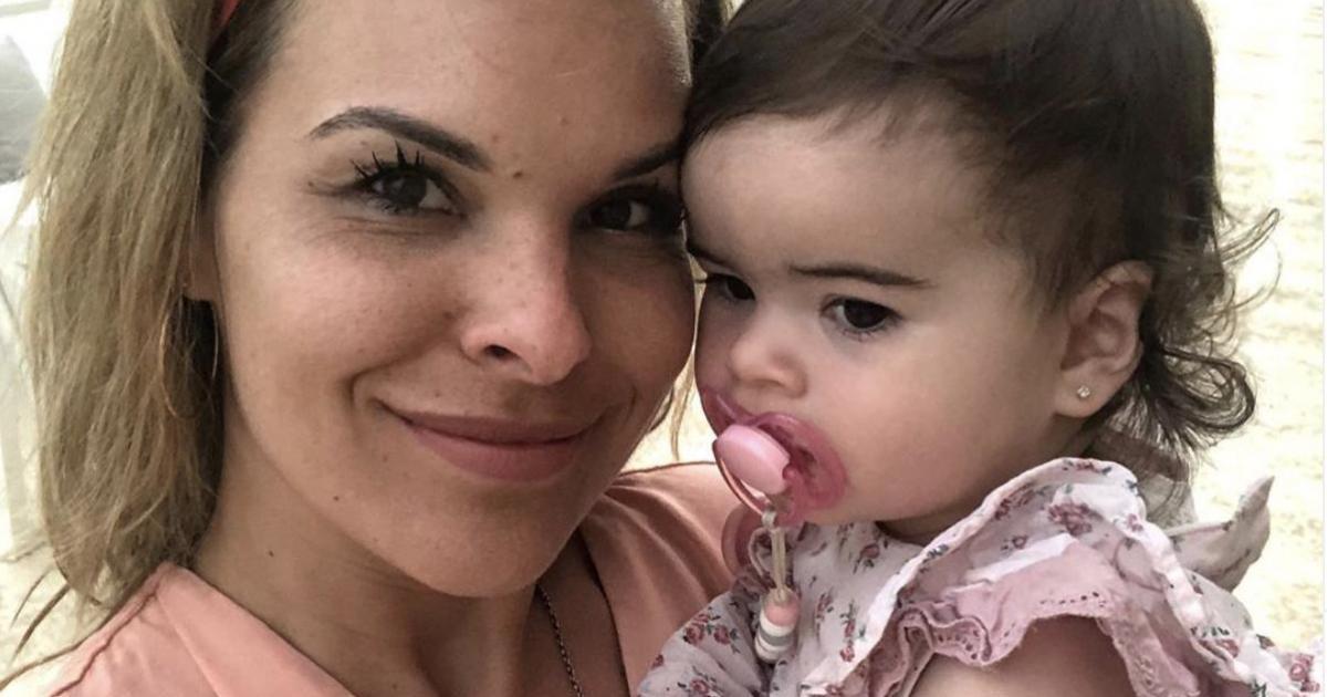 La petite Billie, fille de Kim Rusk, rend hommage à son grand-père ...