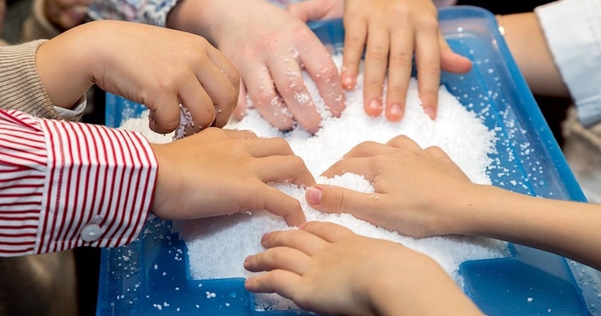 3 manières hyper faciles de fabriquer de la fausse neige - Trucs et ...