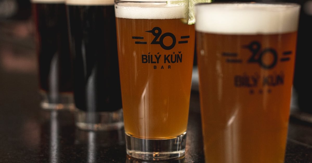 Pour célébrer ses 25 ans, un bar de Montréal vend sa bière au prix d ...