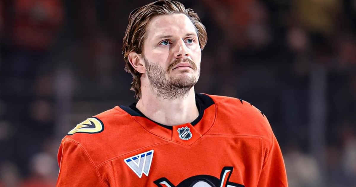 Jacob Trouba on the move again under one condition! - HockeyFeed