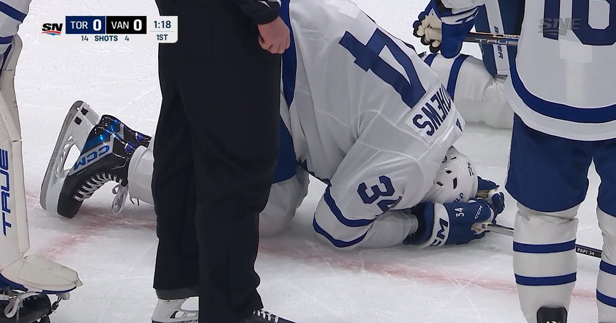 Auston Matthews hurt after blocking a shot on Saturday. - HockeyFeed