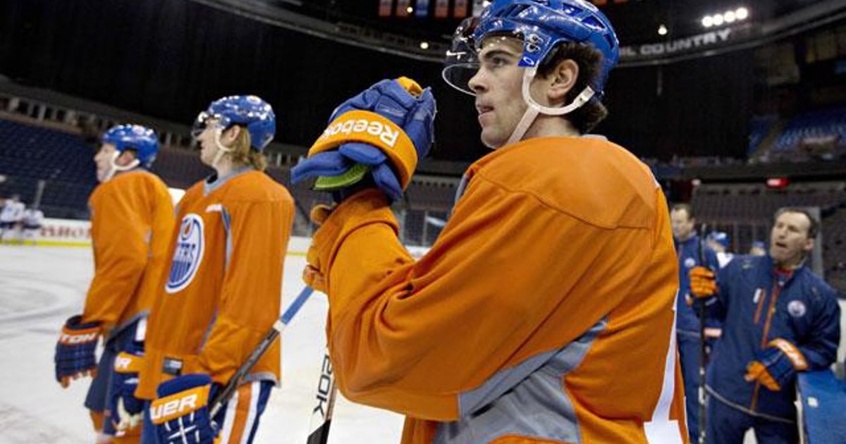 Free agent Justin Schultz signs new contract after rejecting Oilers ...