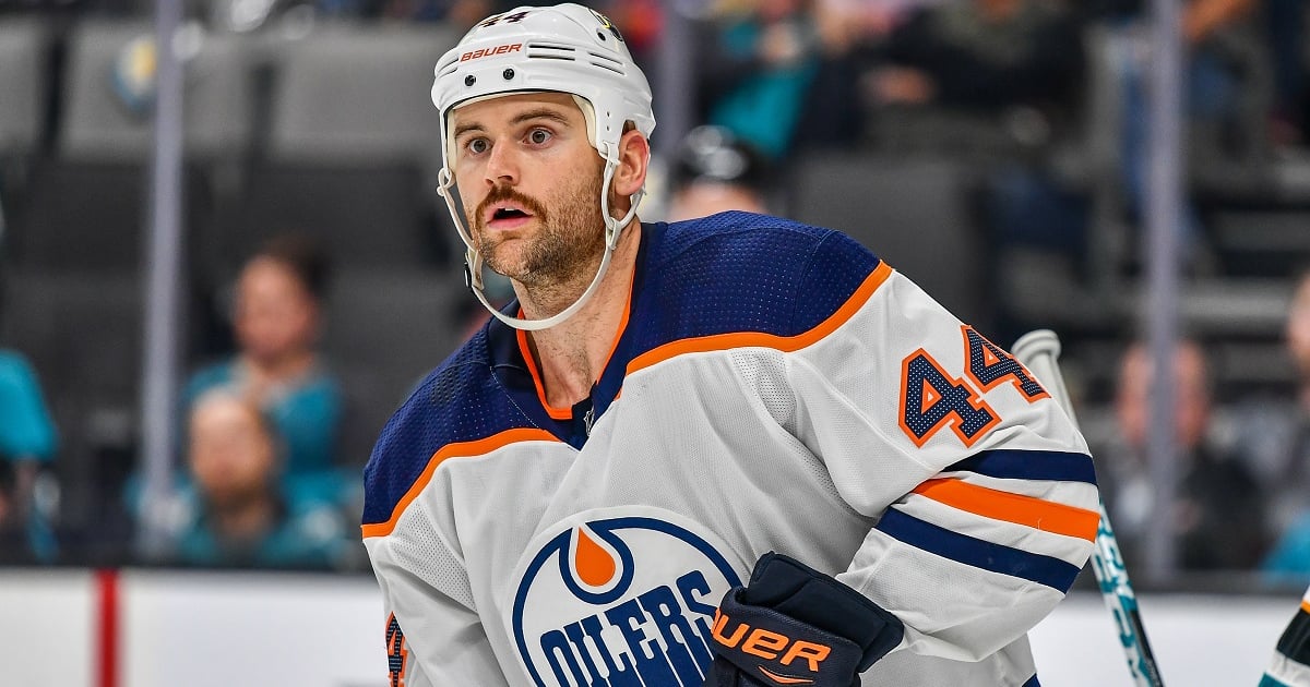 Zack Kassian ends his retirement and signs a new deal. - HockeyFeed