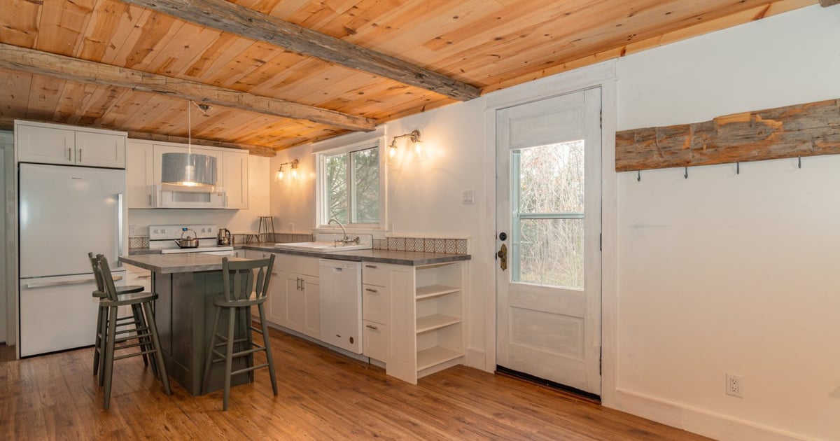 Laissez-vous séduire par ce chalet fraîchement rénové de 299 900 ... Laissez-vous séduire par ce chalet fraîchement rénové de 299 900 ...