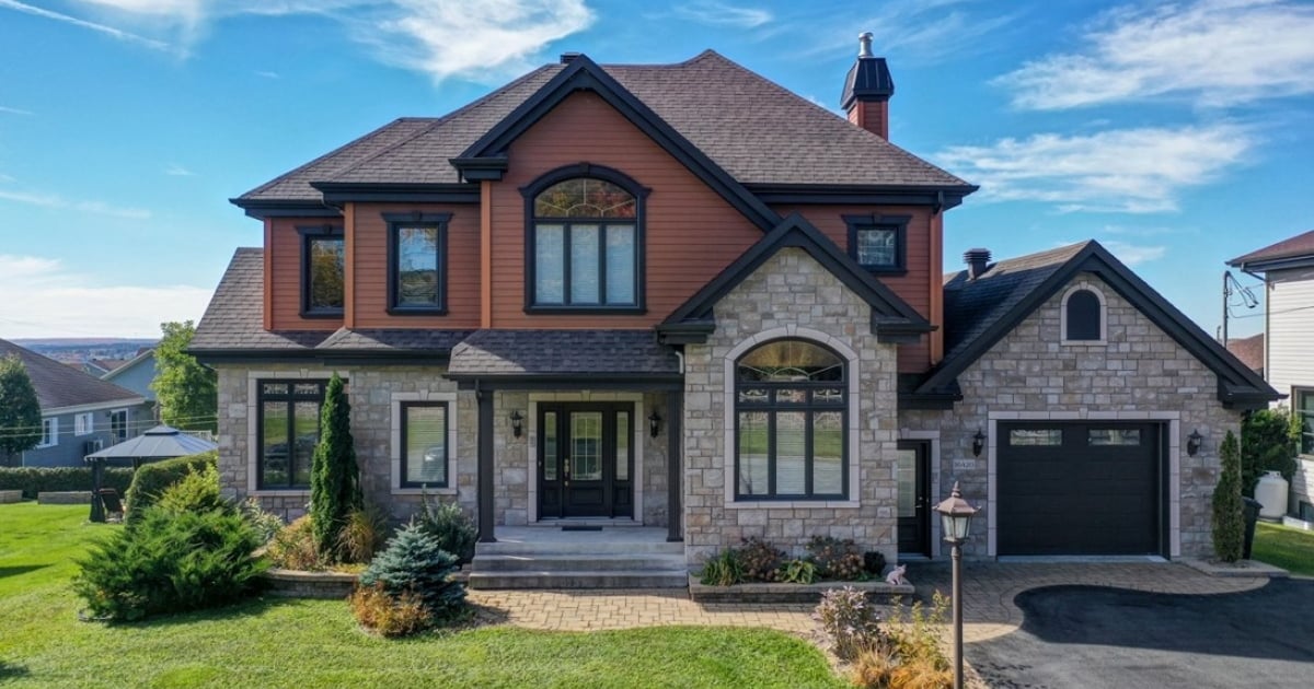 Maison de prestige offrant une superbe vue panoramique et un intérieur ...