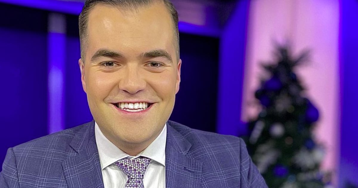 Simon Philibert de TVA Nouvelles prend une photo avec Sabrina Cournoyer ...