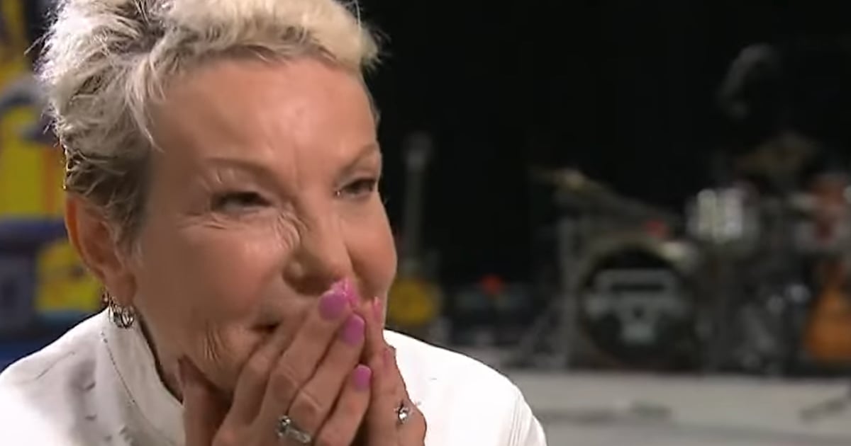 Marjo pose sans le haut en couverture du magazine Clin d'oeil et elle ...