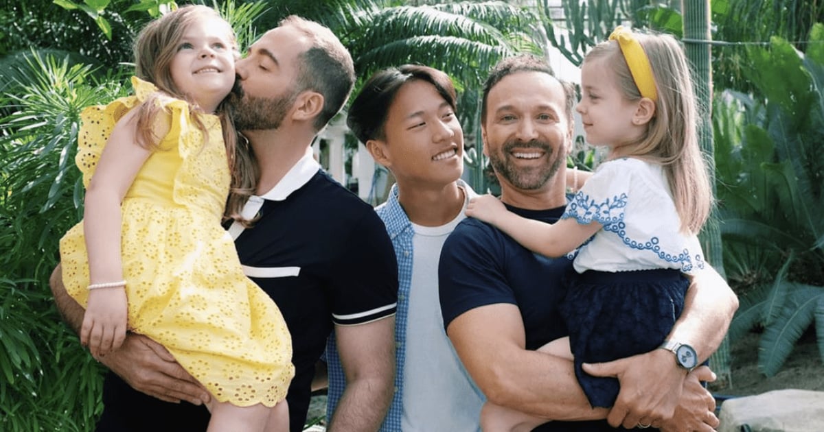 Joël Legendre dévoile une rare photo de lui et ses jumelles - Monde de Stars