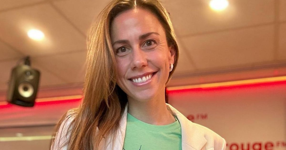 Julie St-Pierre enflamme le web dans une photo aux côtés d'AJ des ...