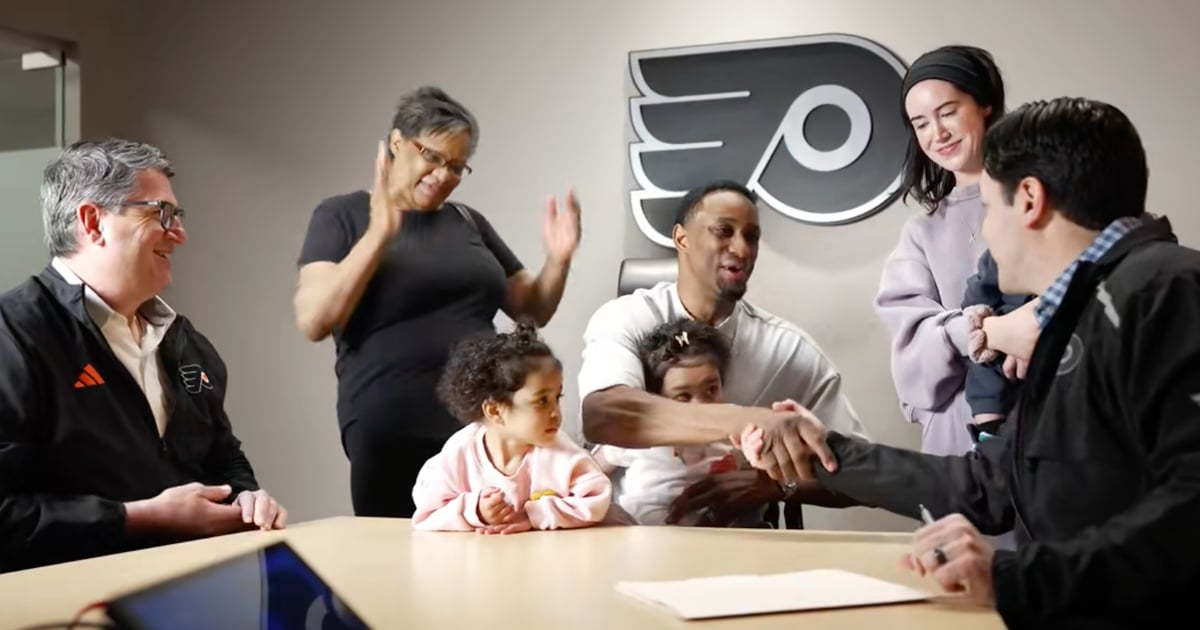 Wayne Simmonds officially signs with the Flyers - HockeyFeed