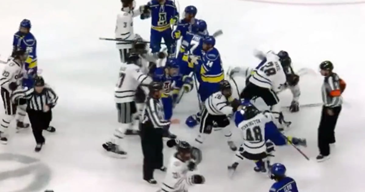 Omaha and Alaska throw down in a full bench clearing brawl after ...
