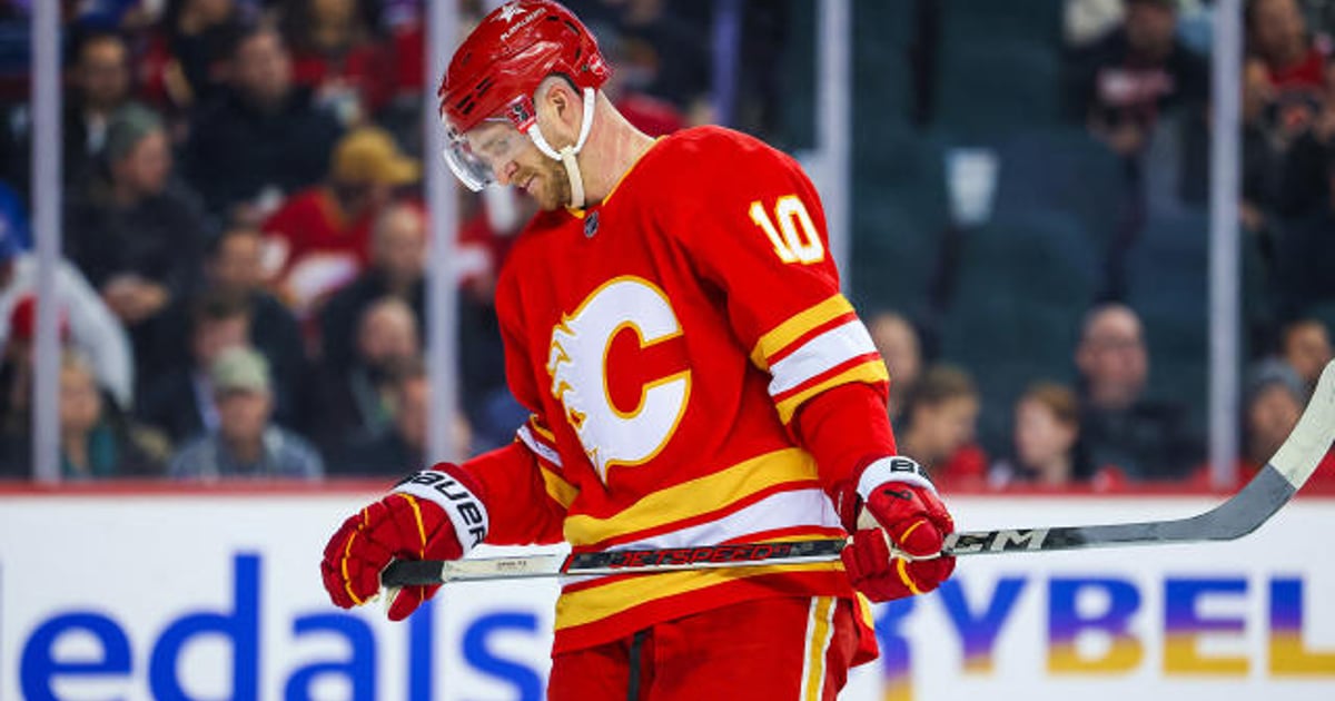 Stunning move by Flames to jumpstart Jonathan Huberdeau! - HockeyFeed