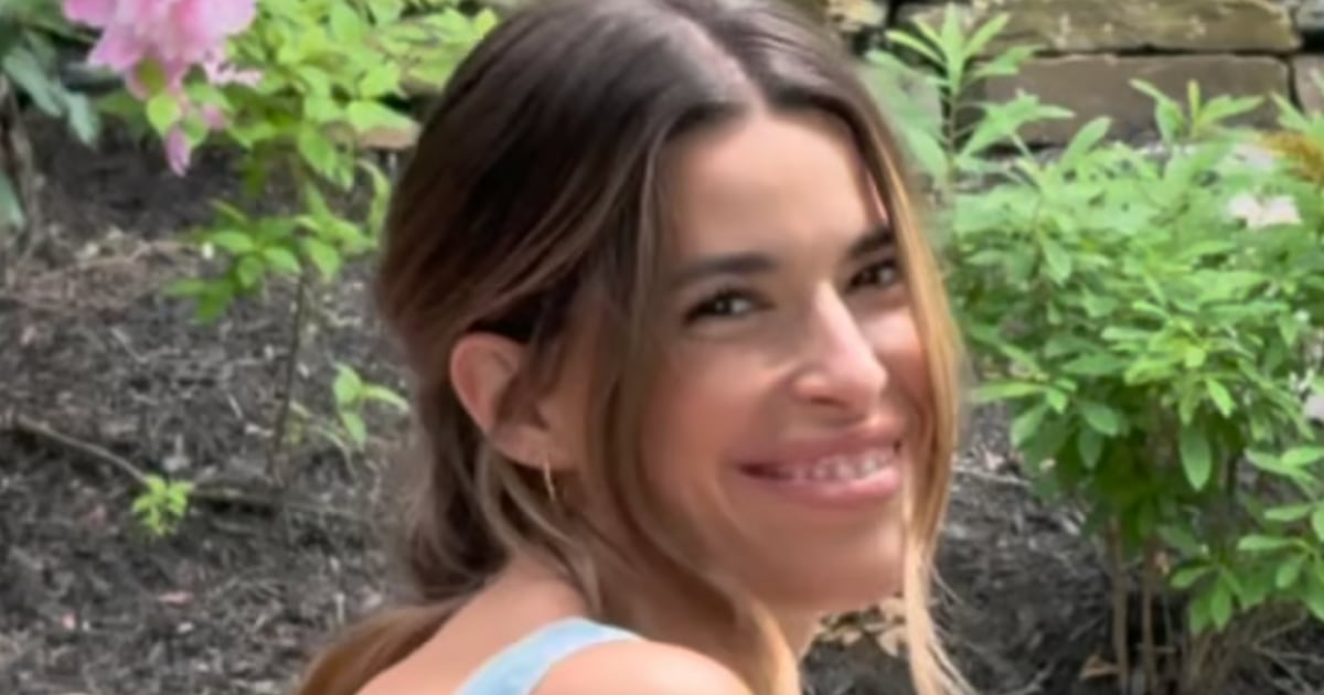 Marilou est resplendissante en prenant la pose en maillot de bain ...